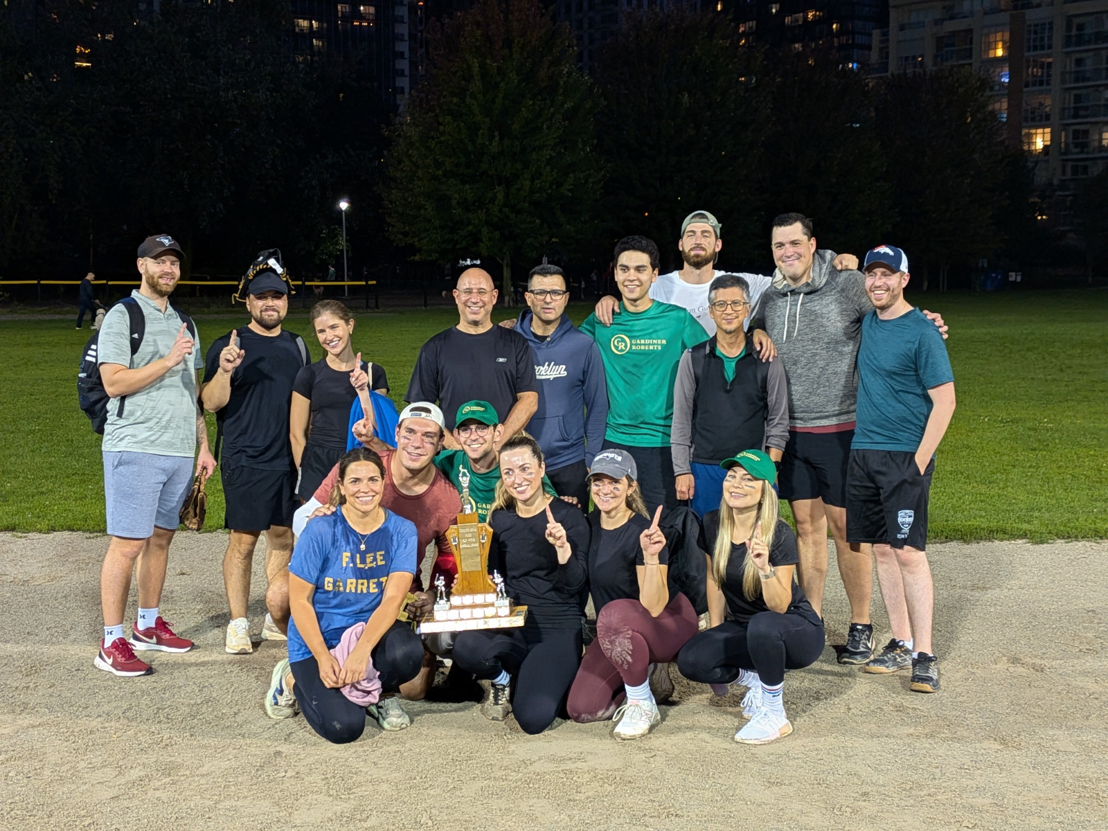 Toronto Legal Mixed Softball League : Powered by TeamLinkt